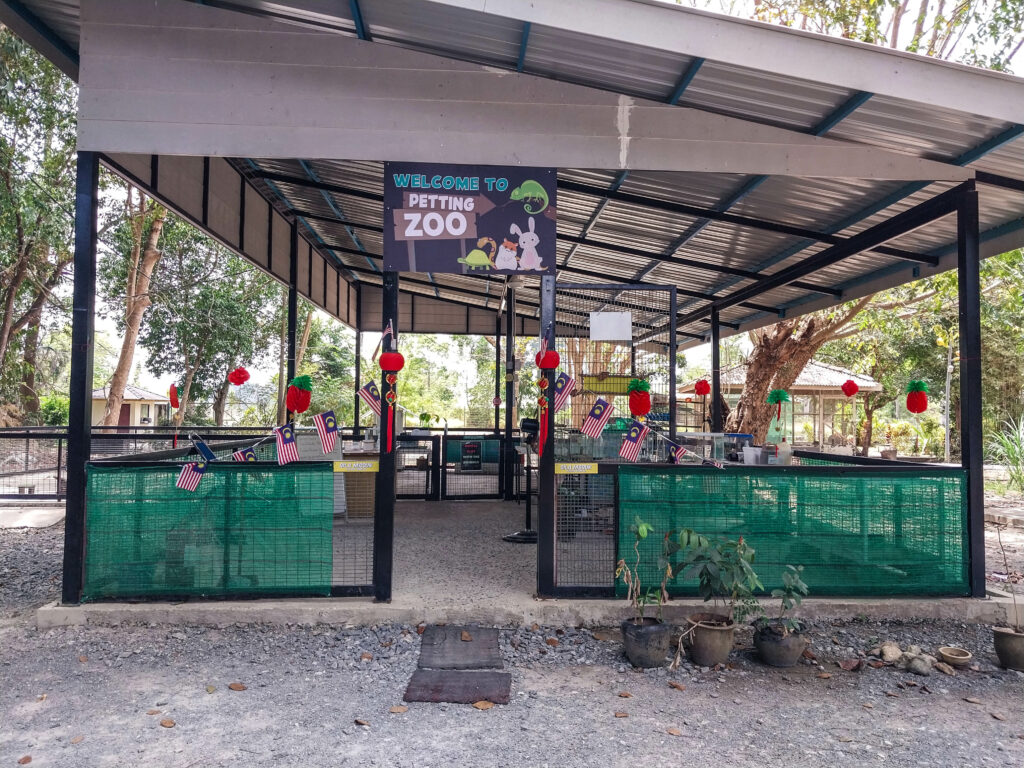 Let's Visit the Perlis Snake and Reptile Farm! - The Island Drum