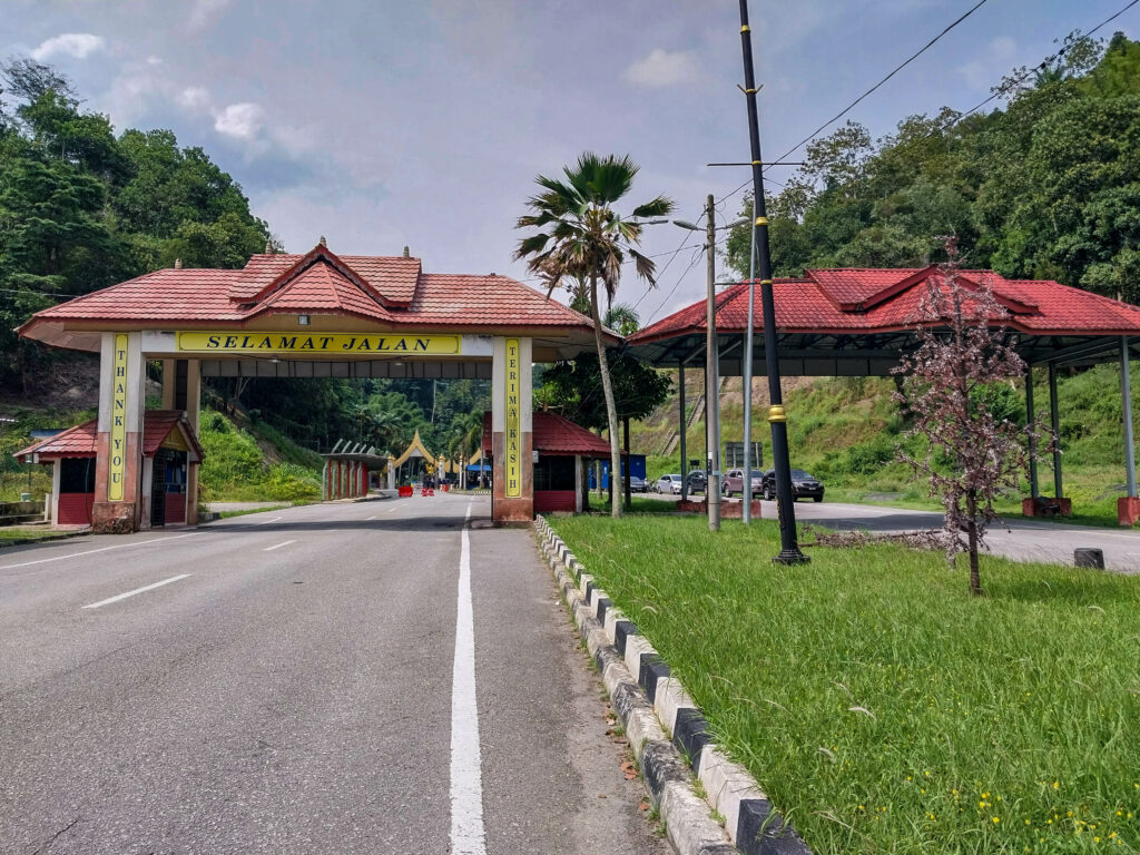 Getting from Sungai Petani, Malaysia to Betong, Thailand - The Island Drum