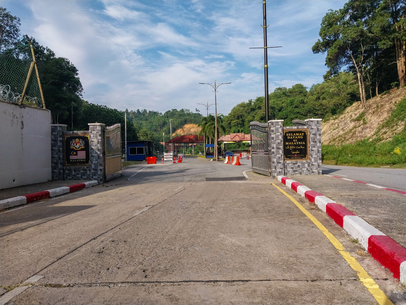 Getting from Sungai Petani, Malaysia to Betong, Thailand - The Island Drum