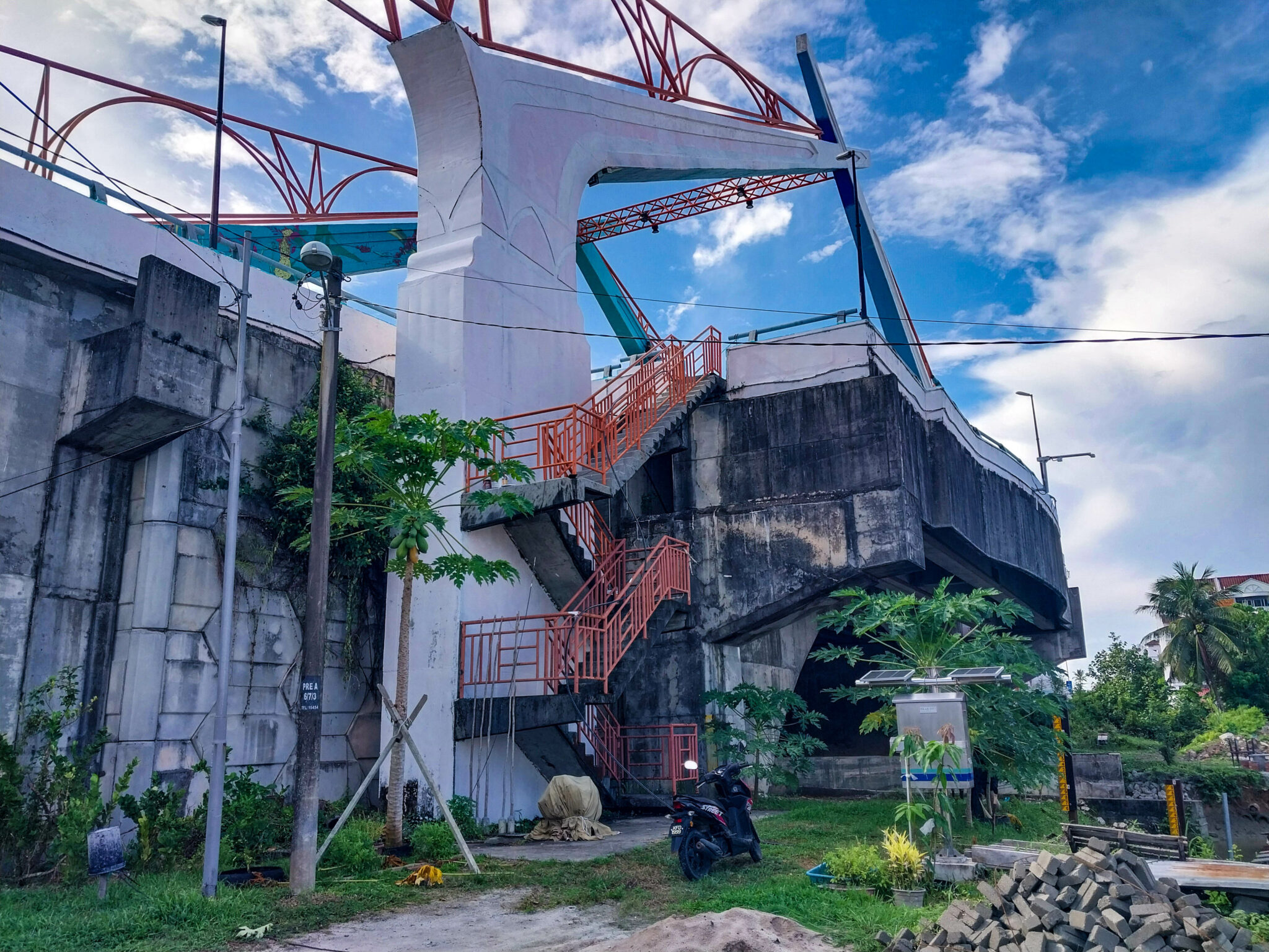 Kuala Sungai Melaka Bridge Murals: Langkawi Street Art - The Island Drum